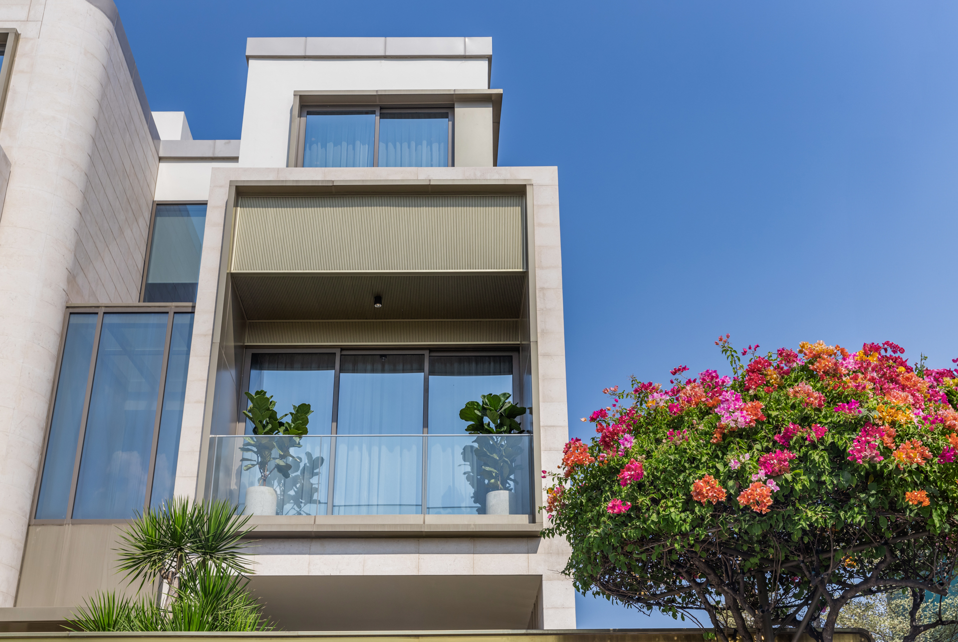 CẬP NHẬT TIẾN ĐỘ HOÀN THIỆN MỚI NHẤT HƠN 100 DINH THỰ THE RIVUS ĐANG ...