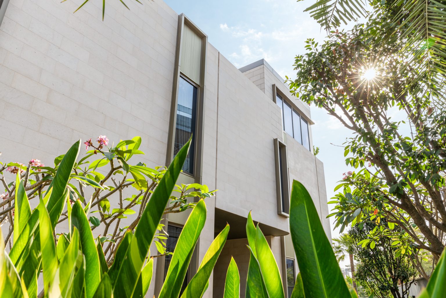 CẬP NHẬT TIẾN ĐỘ HOÀN THIỆN MỚI NHẤT HƠN 100 DINH THỰ THE RIVUS ĐANG ...